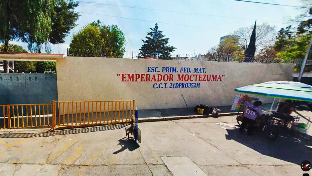 Familia Michoacana Deja Narcomanta Dedicada A Simitrio En Escuela
